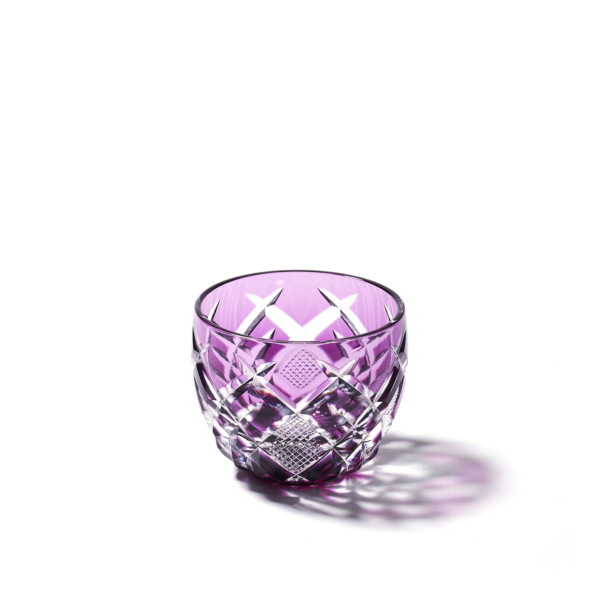 江戸切子 伝統工芸士 木村泰典 作 矢来魚子紋 ぐい呑 紫 ｜江戸切子グラスならTABLEAU ONLINE SHOP（タブロー工房オンラインショップ）