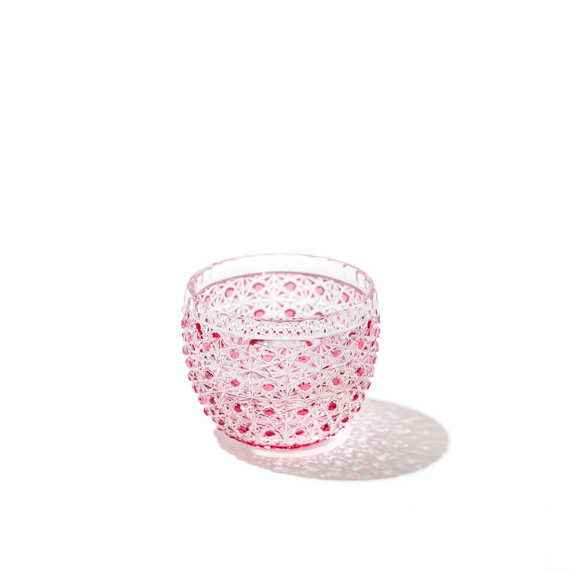 江戸切子 伝統工芸士 木村泰典 作 菊籠目紋 ぐい呑 金赤 ｜江戸切子グラスならTABLEAU ONLINE SHOP（タブロー工房オンラインショップ）