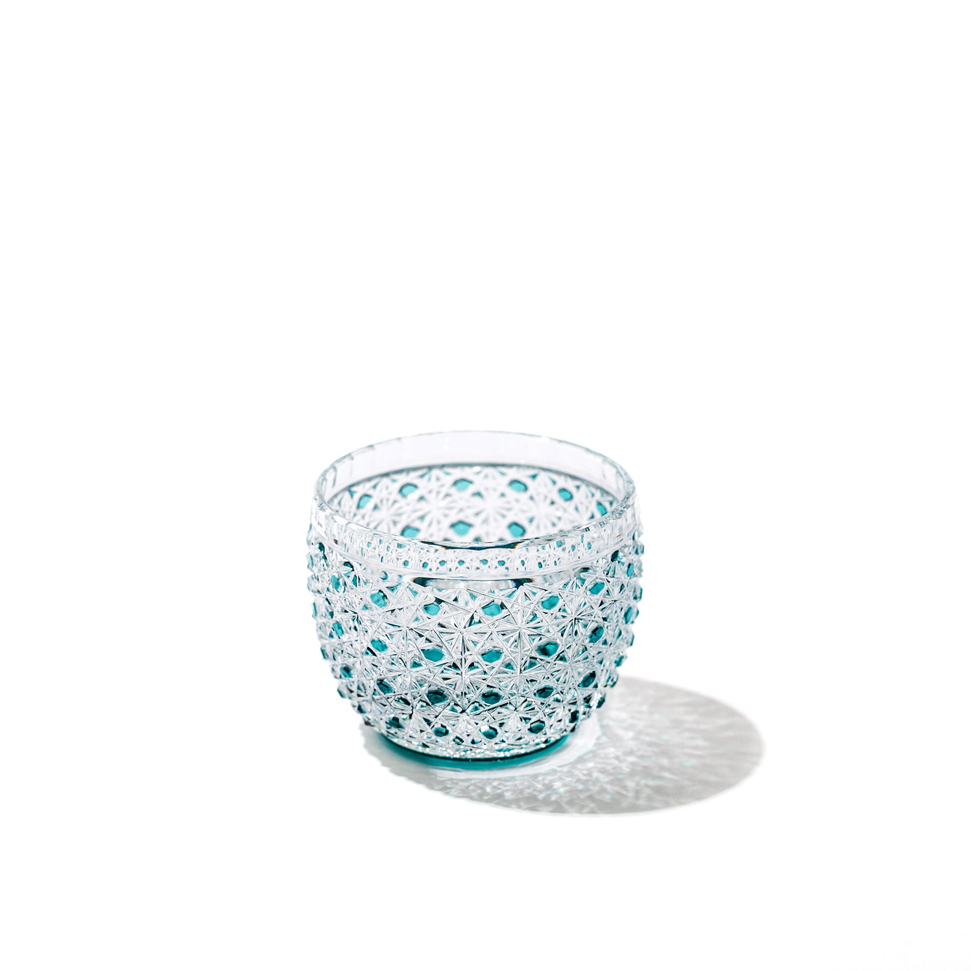 江戸切子 伝統工芸士 木村泰典 作 菊籠目紋 ぐい呑 グリーン ｜江戸切子グラスならTABLEAU ONLINE SHOP（タブロー工房オンラインショップ）